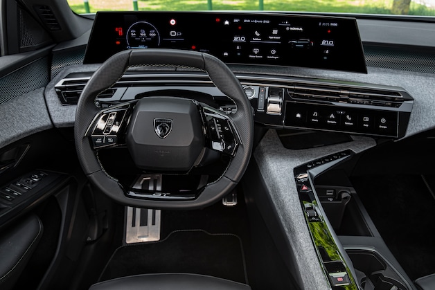Test Peugeot e-3008: vol karakter en met veel rijbereik | Auto | AD.nl