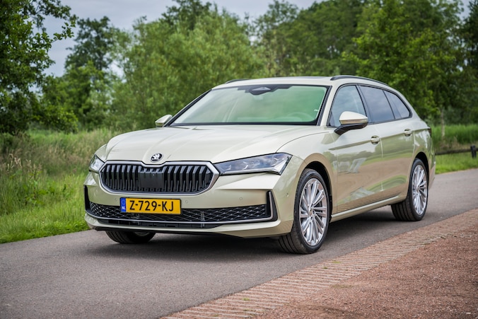 Test Skoda Superb Combi: ruim, slim en superzuinig | Auto | AD.nl