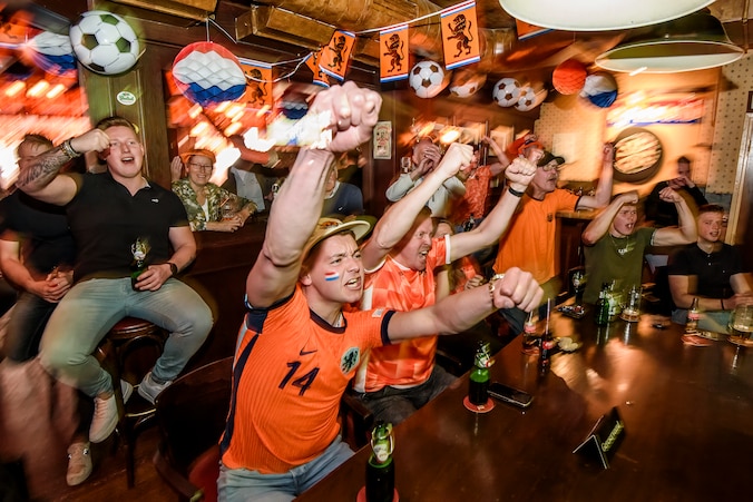 Echt-Susteren verruimt sluitingstijden horeca bij wedstrijden van ...