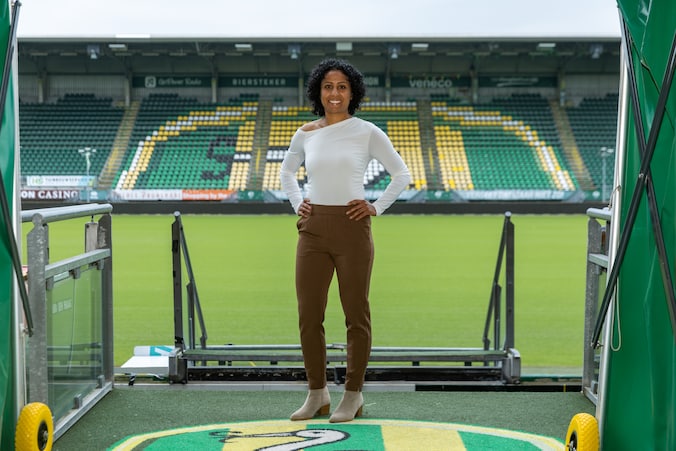 Nangila van Eyck nieuwe manager vrouwenvoetbal bij ADO: ‘Ik wil vooral ...