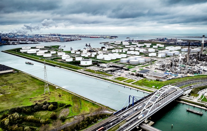 Opnieuw streep door grote investering in de Rotterdamse haven: na Shell ...