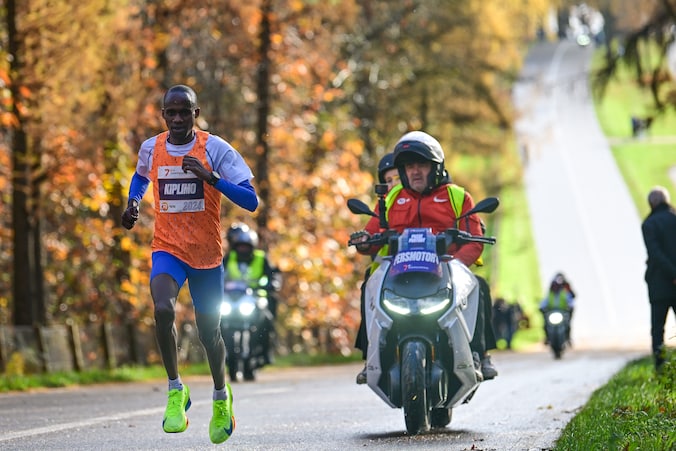 Winnaar Zevenheuvelenloop verpulvert wereldrecord op halve marathon ...