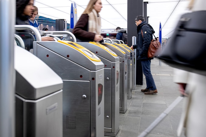 Boete voor zwartrijden in het ov vanaf vandaag 40 procent hoger ...