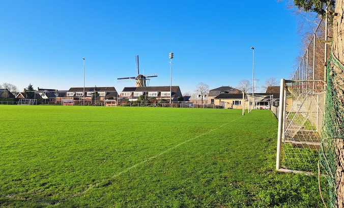 Hoogste rechter zet streep door verplaatsing van voetbalveld in Den ...