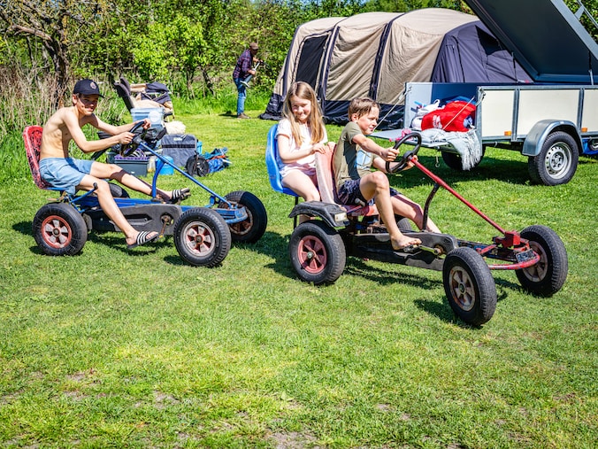 Helft van Nederlanders komende weken op vakantie, maar fors minder met ...