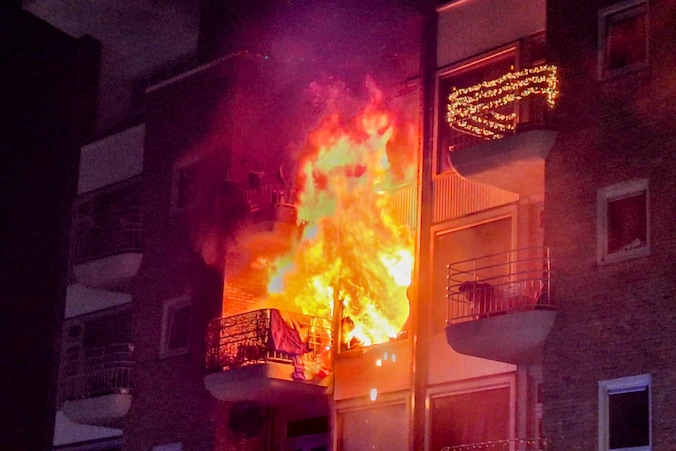 Vier bewoners en katten gered uit verwoestende brand in Amersfoort ...
