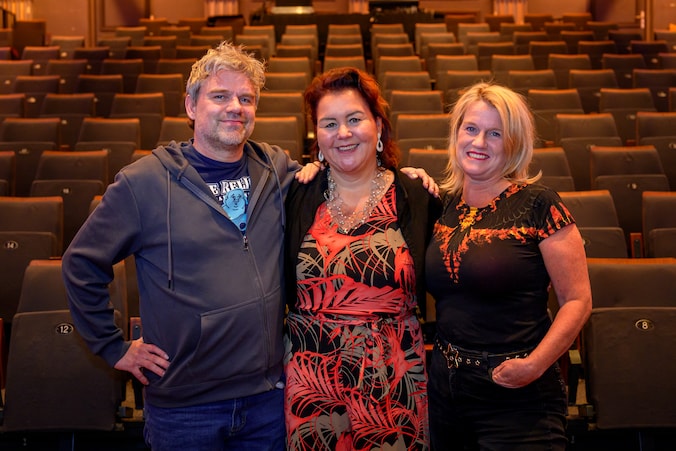 Nicole en Dylan brengen met Podium Putman eerbetoon aan hun overleden ...