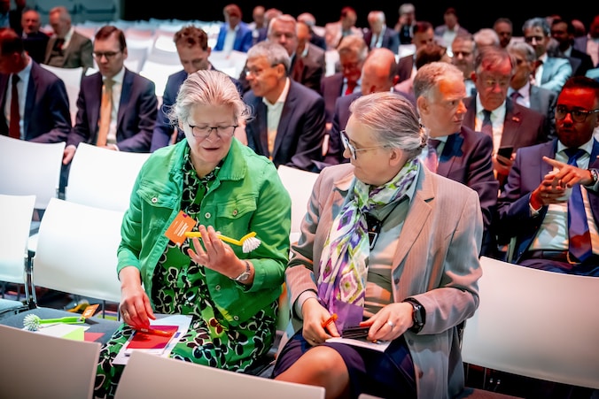 SGP-congres wijst actieve rol voor vrouwen af: ‘Deze vergadering is ...
