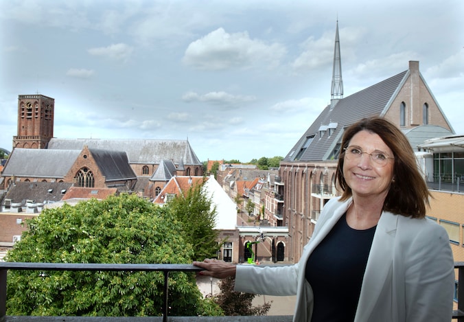 Na politieke nederlaag in Culemborg duikt Monica Wichgers nu op als ...