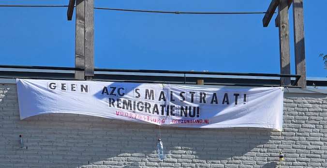 Helmond wacht heet avondje: extreemrechtse club hangt spandoek op tegen ...