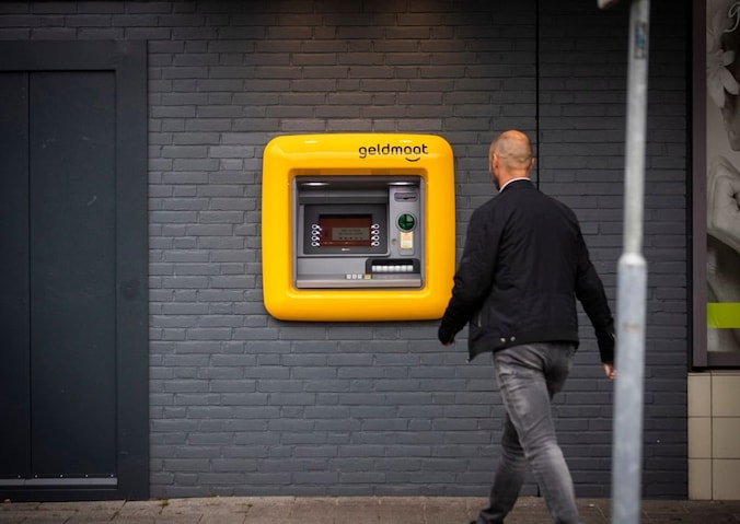 Straks ook biljetten pinnen van 100 euro: Geldmaat start met een proef ...