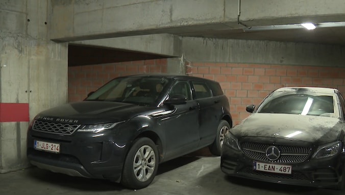 Brusselse bewoners kunnen al een jaar niet bij hun auto’s in ...