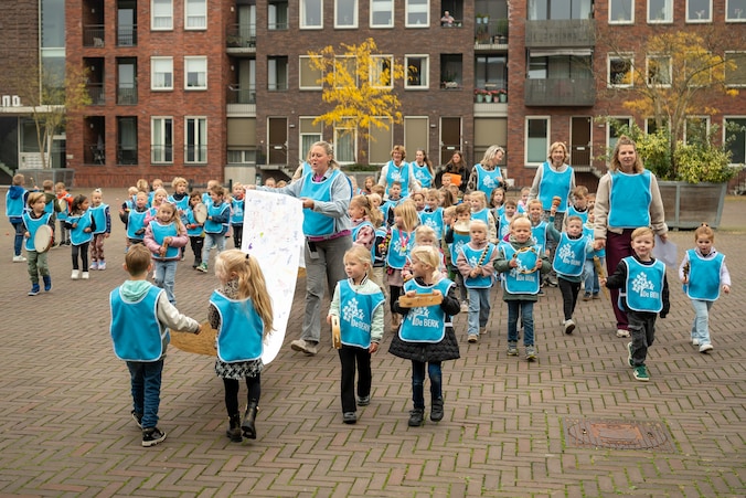 Kleuterjuffen De Berk slaan opnieuw alarm: ‘Nog even en we geven les in ...