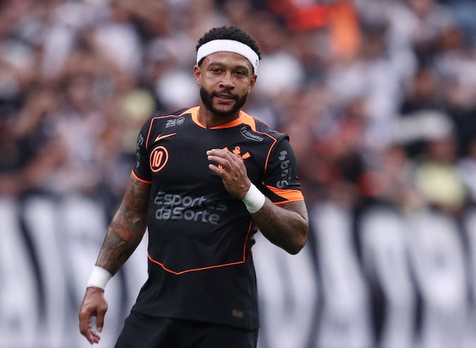 Memphis Depay scoort en deelt sneer uit naar criticasters: ‘Iedereen ...