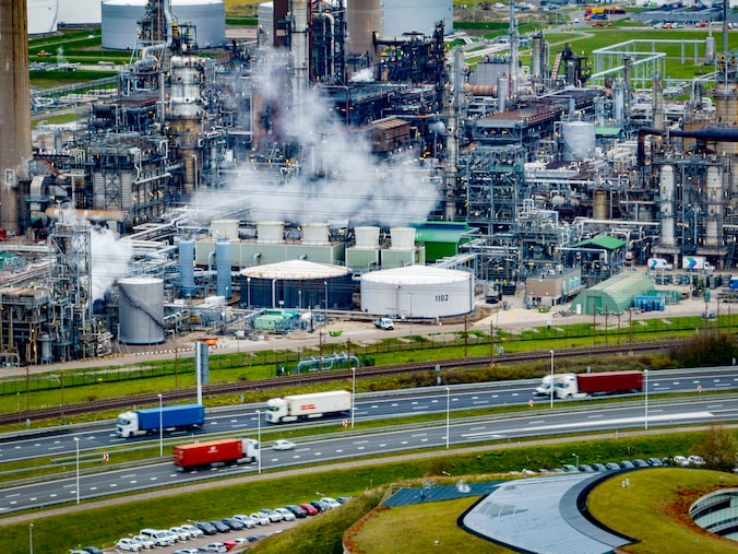 Klimaatorganisatie sleept Havenbedrijf Rotterdam voor de rechter om ...