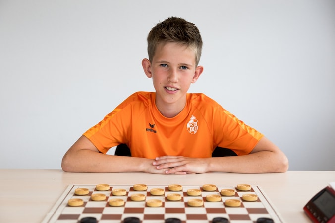 Jeugddammer Sven Schakel (12) uit Brandwijk pakt opnieuw Nederlandse ...