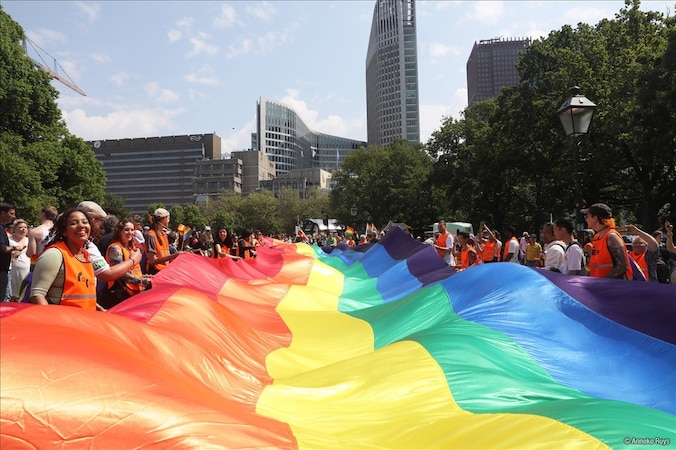 Regenboogvlag en protest: alles over de Pride Walk in Den Haag | Regio ...