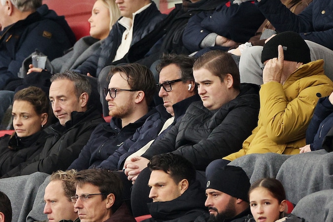 Marco Borsato op de tribune bij AZ: uit de speakers klinkt zijn liedje ...