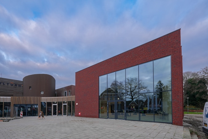 Een kijkje in het nieuwe gemeentehuis: Huis van Borne is klaar | Regio ...