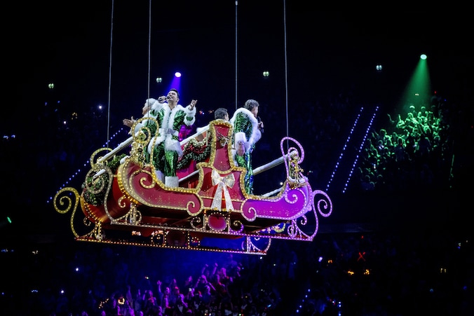 De Toppers openen kerstshow vanuit vliegende arreslee: het concert in ...