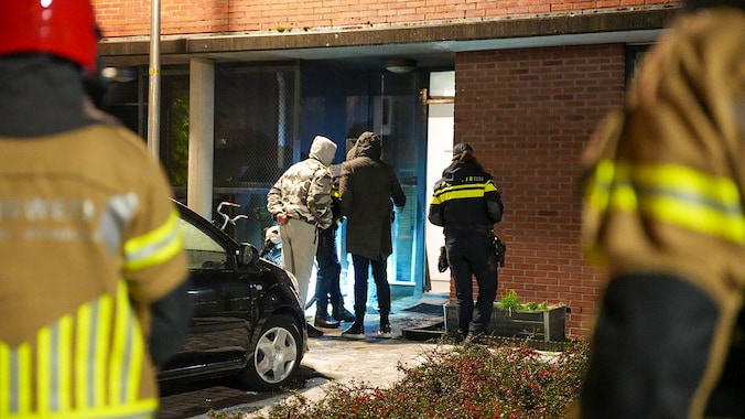 Explosie zorgt voor brand bij woning in Purmerend, politie doet ...