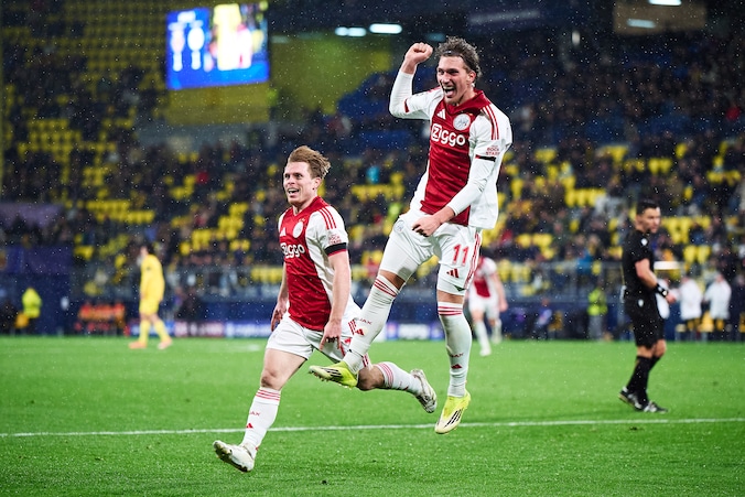 Mika Godts schittert waar Ajax schuttert: ‘Van iemand als Klaassen moet ...