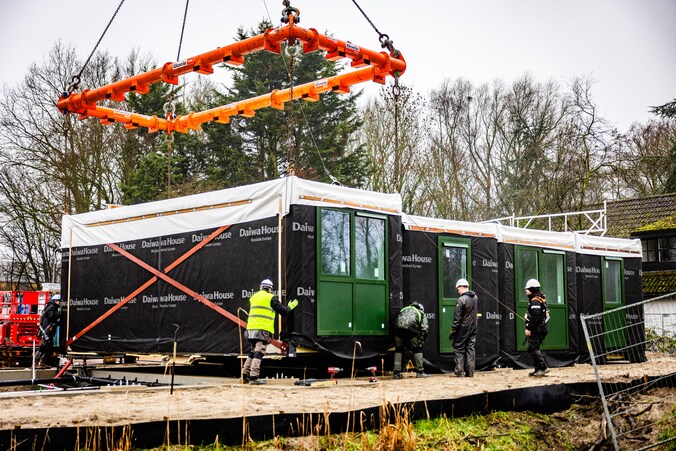 Bouw eerste flexwoningen voor Oekraïners is begonnen: ‘Eindelijk, we ...