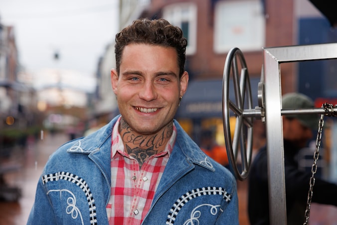 Amsterdammer die Douwe Bob bedreigde na rel rond Joods voetbalevenement ...