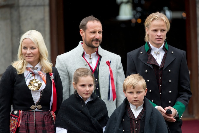 Ex-vriendin van Noorse ‘bonusprins’ Marius smeekte Haakon en Mette ...