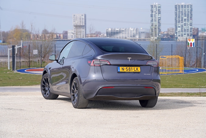 tesla-s-zelfrijdende-systeem-nu-ook-in-oudere-modellen-mogelijk-auto