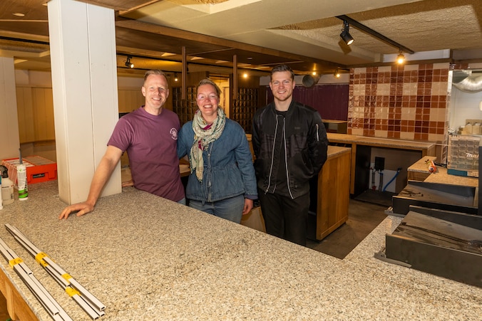 Nieuw restaurant opent in Monster: ‘Eindelijk iemand die durft’ | Regio ...