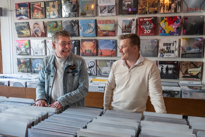 Hij heeft al 1200 platen, toch staat Arian zaterdag al vroeg in de rij ...