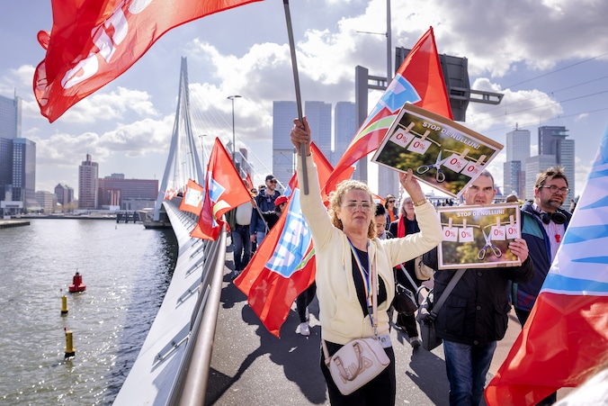 Bonden gaan na reeks stakingen van ambtenaren weer onderhandelen over ...