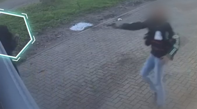 Stalker opent het vuur in Zeeman Confronteert: 'Hij haalde meteen de ...