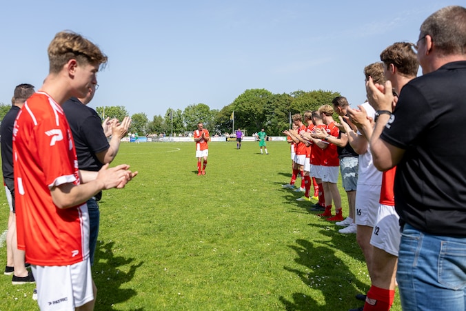Emoties tijdens laatste wedstrijd van Jack Binnendijk bij Lyra: ‘Groot ...