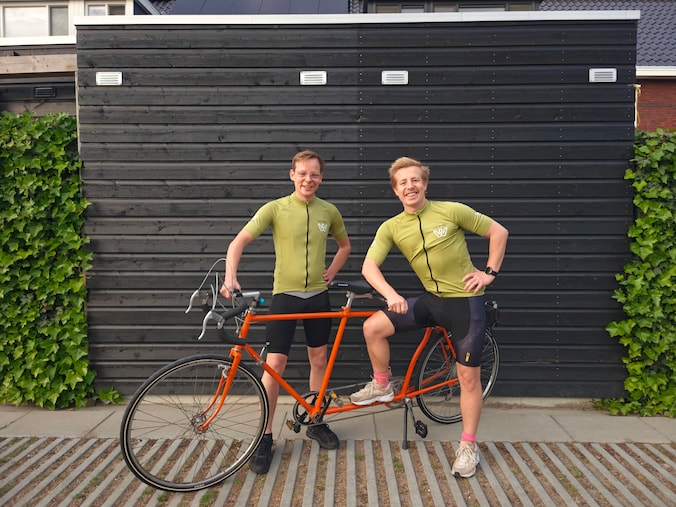 Wat begon als grap, eindigt in een tandem-avontuur: Koen en Daan doen ...