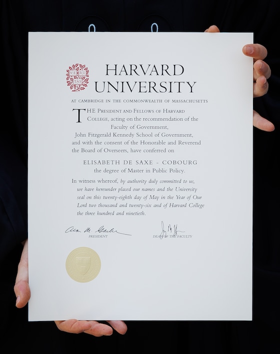 Belgische kroonprinses Elisabeth (24) heeft Harvard-diploma op zak ...