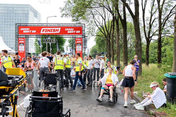 Marathonlopers vallen bij bosjes om na de finish; is rennen met dit ...