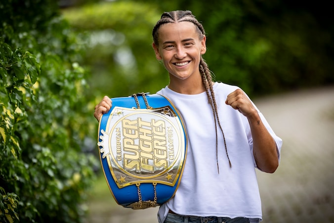 Laura uit Losser is Europees kampioen kickboksen: 'Ik was van het ...