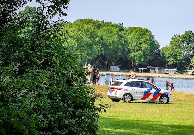 Persoon komt niet meer boven water bij plas in Maarssen, na reanimatie ...