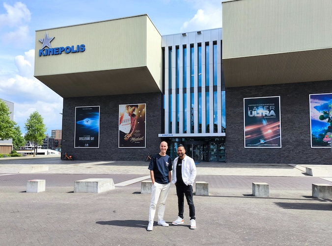 Première in Dordrecht: Wouter en Ronny brengen Indische familieverhalen ...