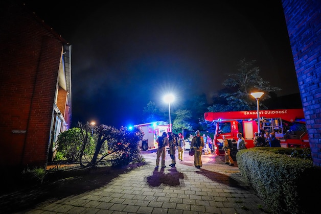 Explosie verwoest voordeur woning in Eindhoven: drie mannen aangehouden ...