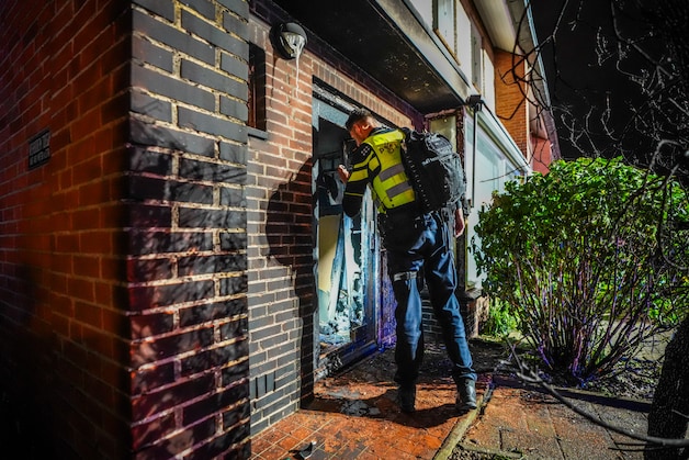 Explosie verwoest voordeur woning in Eindhoven: drie mannen aangehouden ...