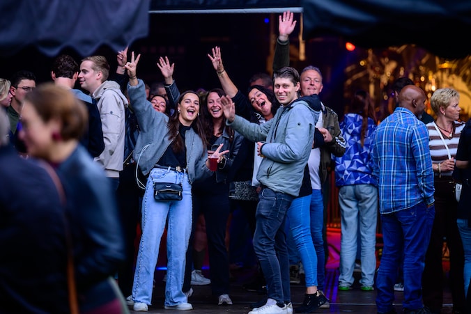 Heel Scherpenzeel op de dansvloer tijdens Feestje in het Park: ‘Een ...