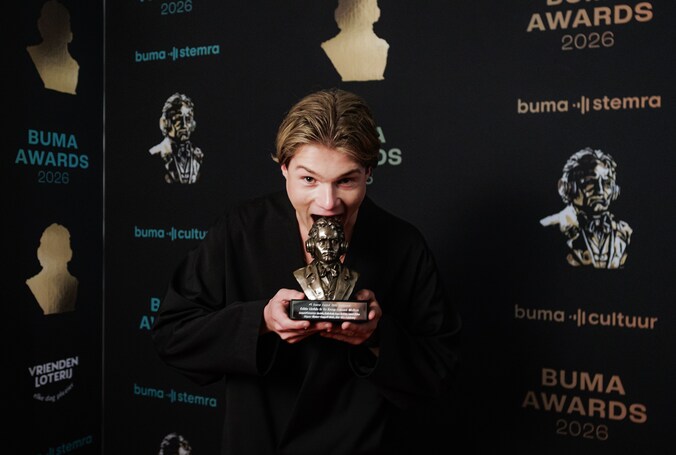 Samuel Welten wint Buma Award met ‘Echte Liefde Is Te Koop’ | Regio | AD.nl