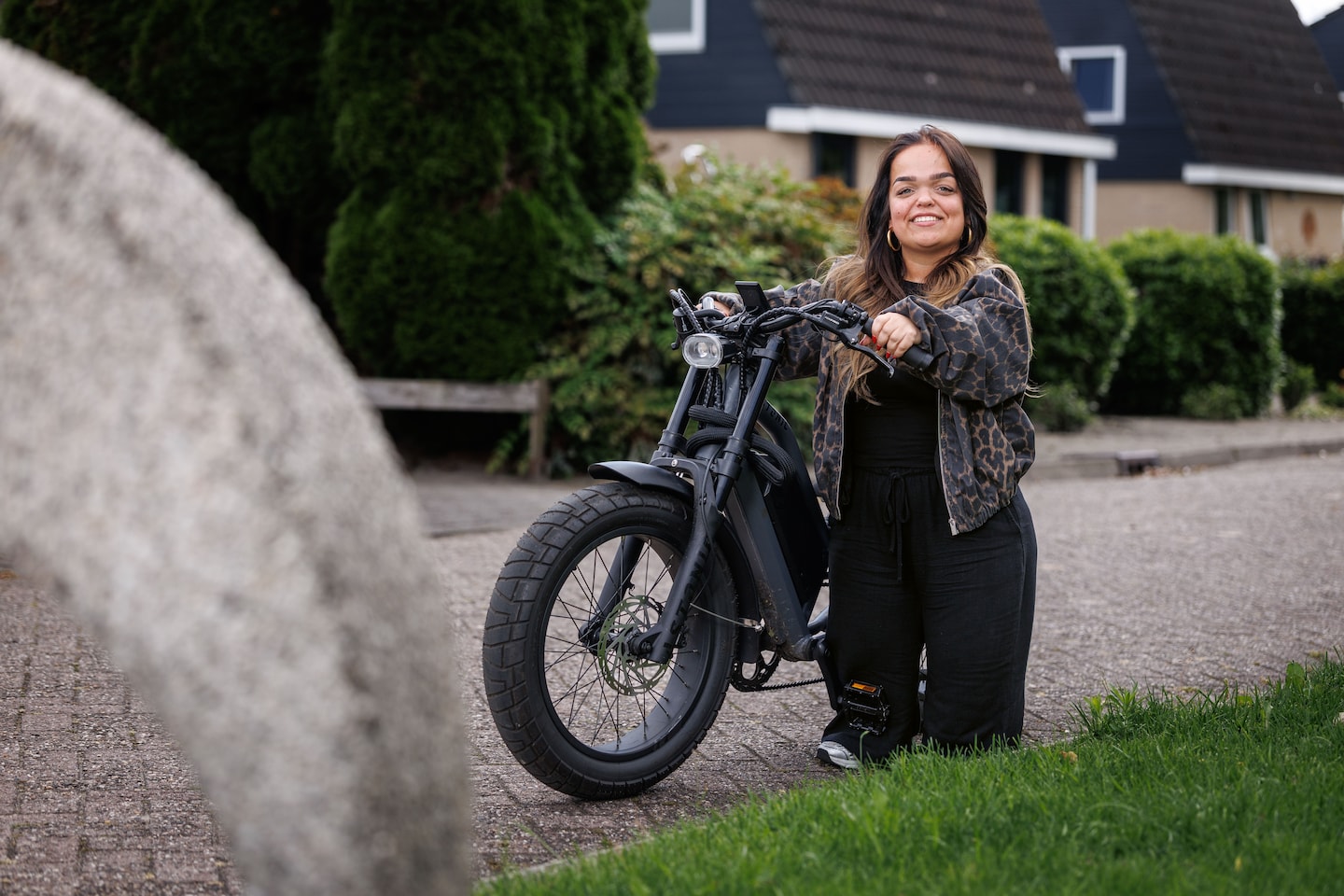 Mayra (23) hoort dagelijks vragen over haar lengte, maar de vraag die ...