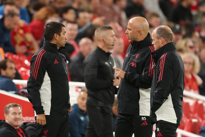 Liverpool neemt na Arne Slot ook afscheid van Giovanni van Bronckhorst ...