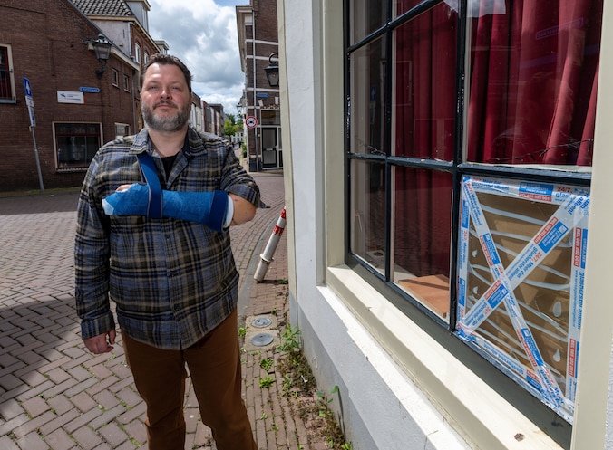 Patrick zwaait zijn bezoek uit, een tel later is hij levensgevaarlijk ...