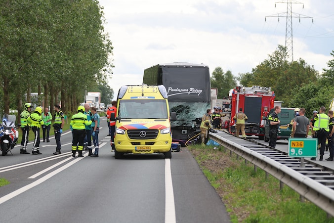 Buschauffeur die zwaargewond raakte bij ongeval op N36 buiten ...