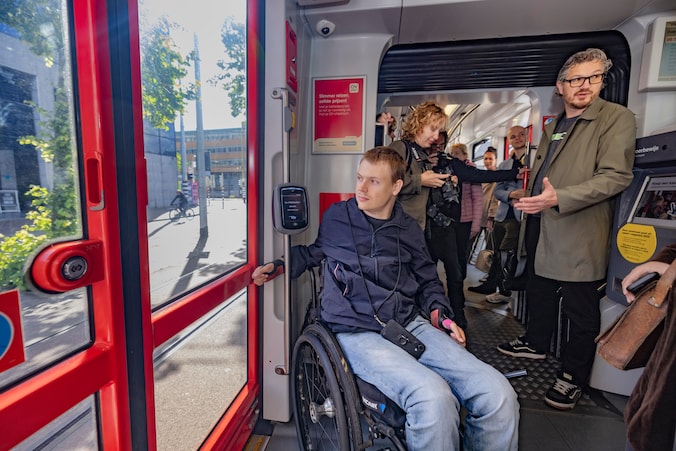 Stations beter aangepast voor mensen met beperking, toch verloopt reis ...